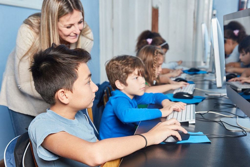 The New Role of Screen-Based Learning in the Classroom - Planbook Blog